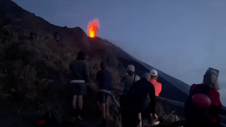 Tourists Watch Volcano Erupt in Italy | WeatherBug
