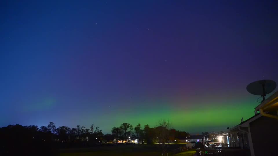 Aurora Pulses in Iowa Sky | WeatherBug