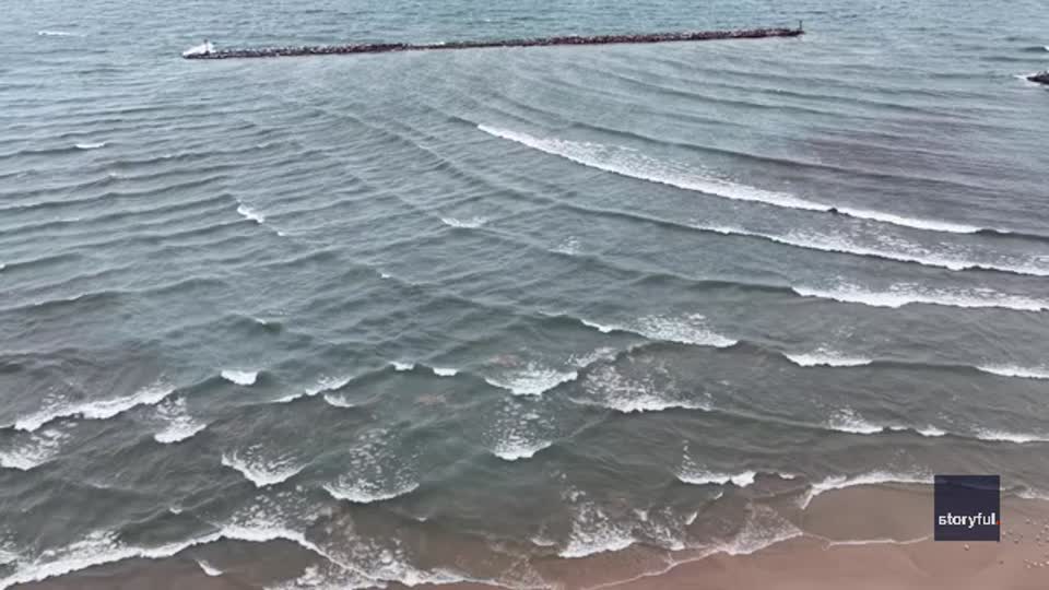 Square Waves Form on Lake Michigan | WeatherBug