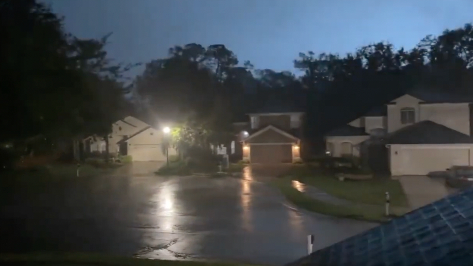 Power Flashes in Orlando as Nicole Passes | WeatherBug