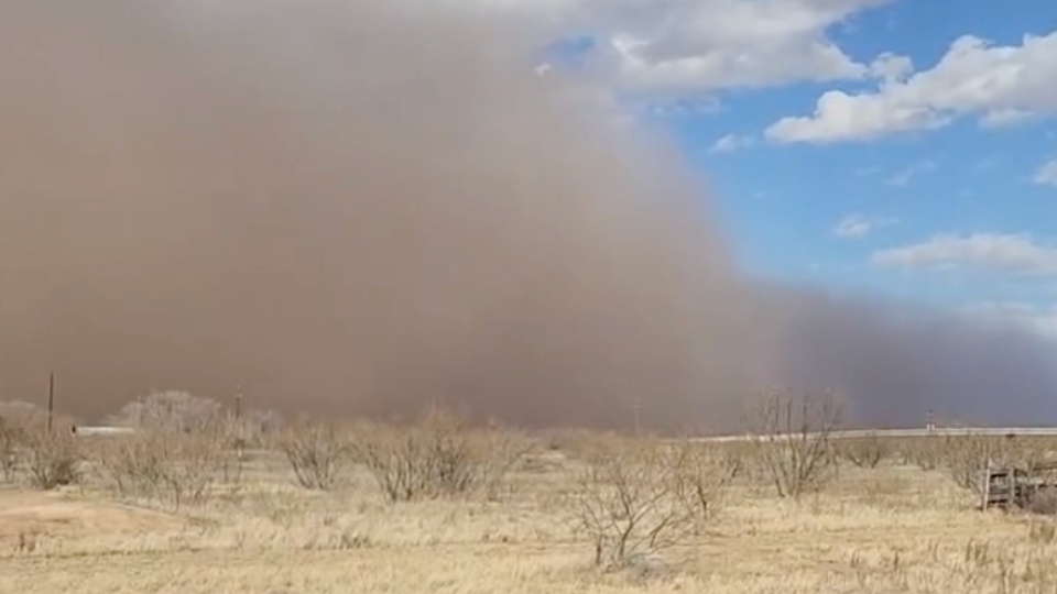 Haboob Sweeps Across West Texas | WeatherBug