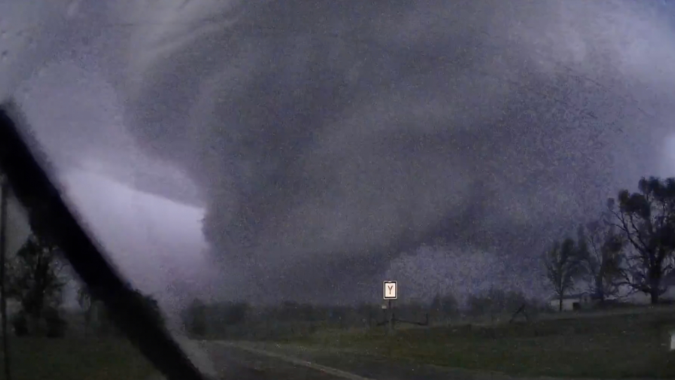 Monster Mesocyclone Rotating in Missouri | WeatherBug