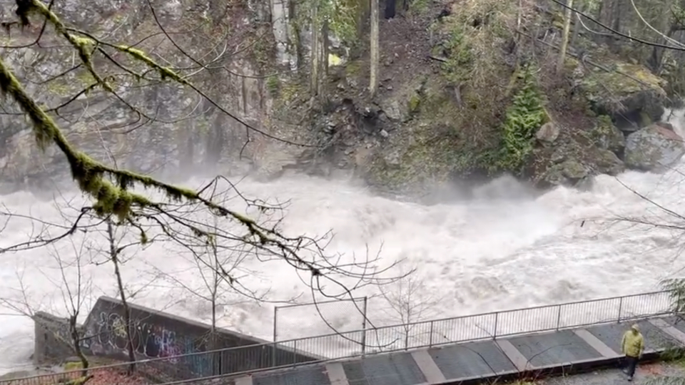 Washington Town Cut Off Amid Flooding | WeatherBug