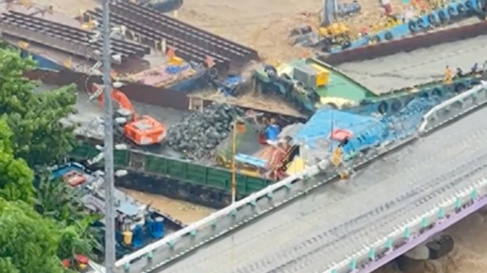 Ships Crash As Typhoon Hits Philippines | WeatherBug