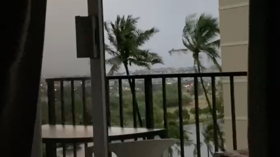 Windy Conditions in Hawaii as Hurricane Passes | WeatherBug