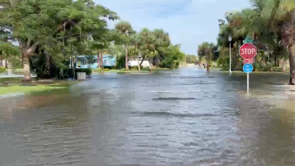 FL Storm Surge Starts While Sun Is Shining | WeatherBug