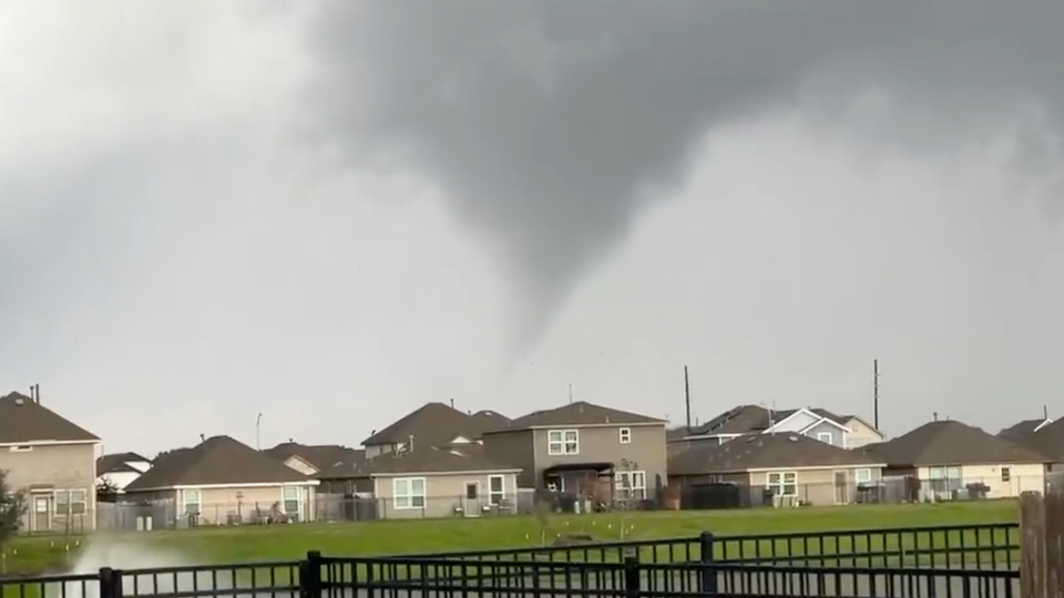 Tornado Spotted in Houston Suburb | WeatherBug
