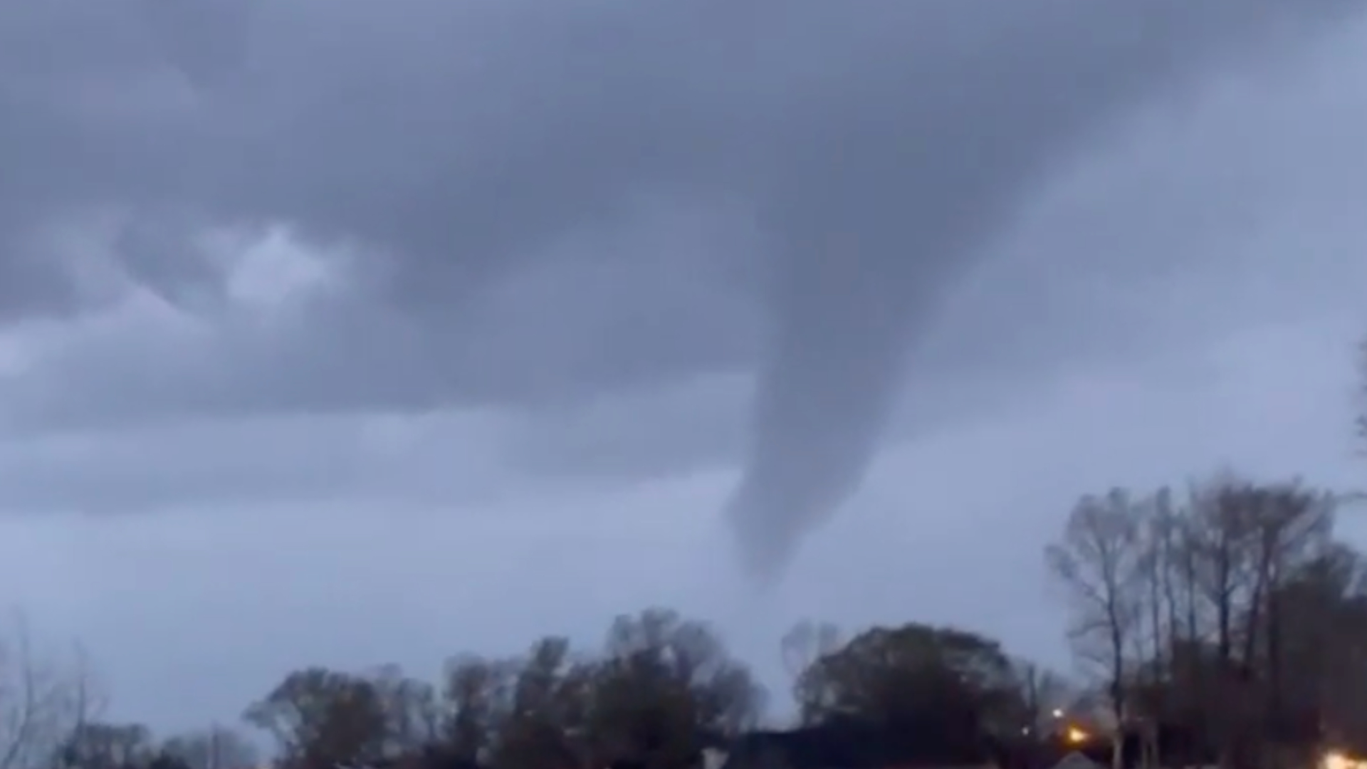 Rolling Fork Tornado Causes Damage | WeatherBug